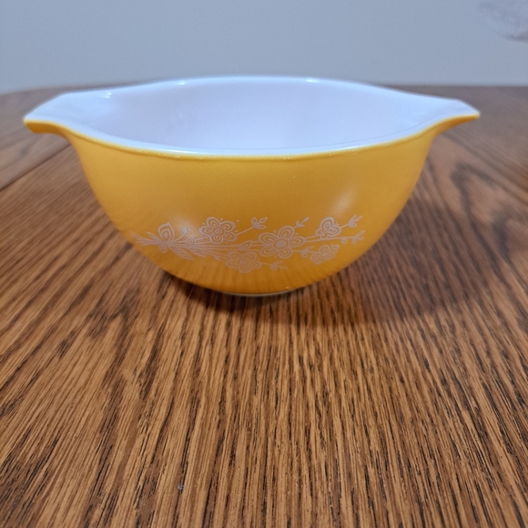 Pyrex | Kitchen | Pyrex Vintage Butterfly Gold Yellow Floral Print ...